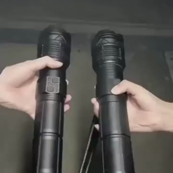 HyperXLight PRO™- ultrahelle taktische Taschenlampe – Festberg